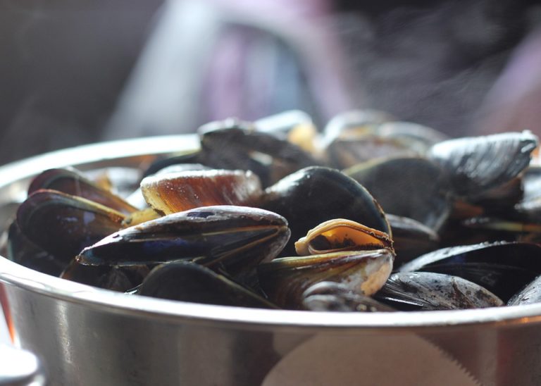 #TasteofThursday Salt Spring Island Mussels Vin Daloo - My VanCity