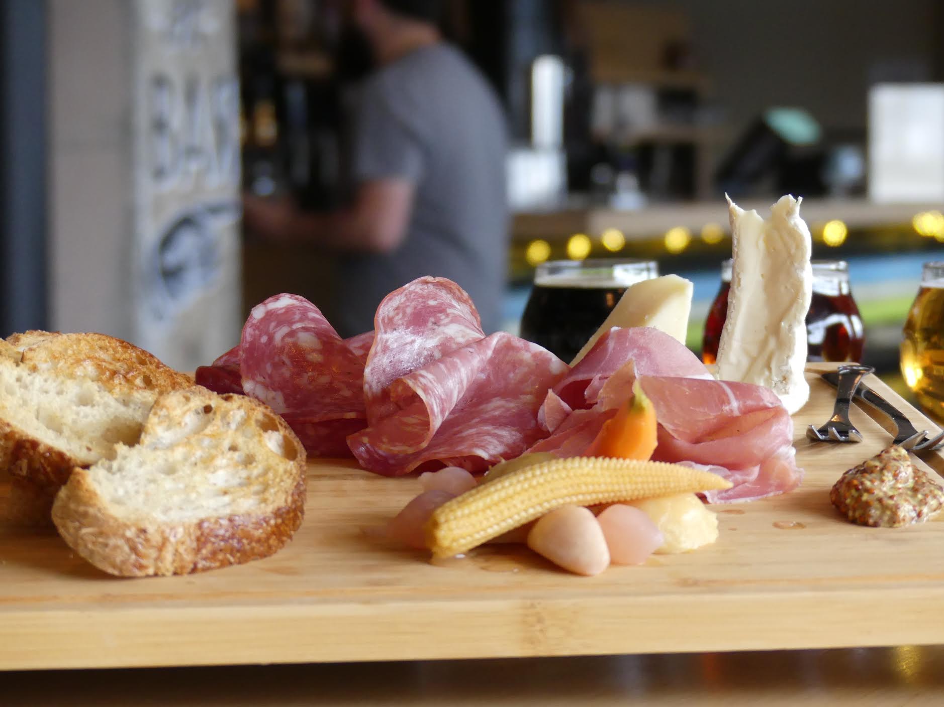 Long Awaited Opening of the New R&B Ale & Pizza House - My VanCity