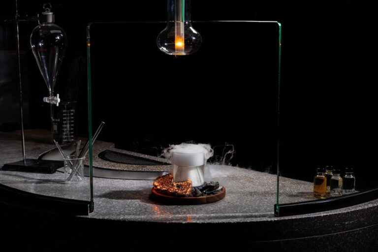 BOTANIST BAR ANNOUNCES NEW EXPERIMENTAL COCKTAIL MENU - My VanCity